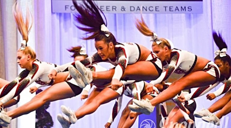 Cheerleading Jumps for Beginners: Types and Scoring Explained